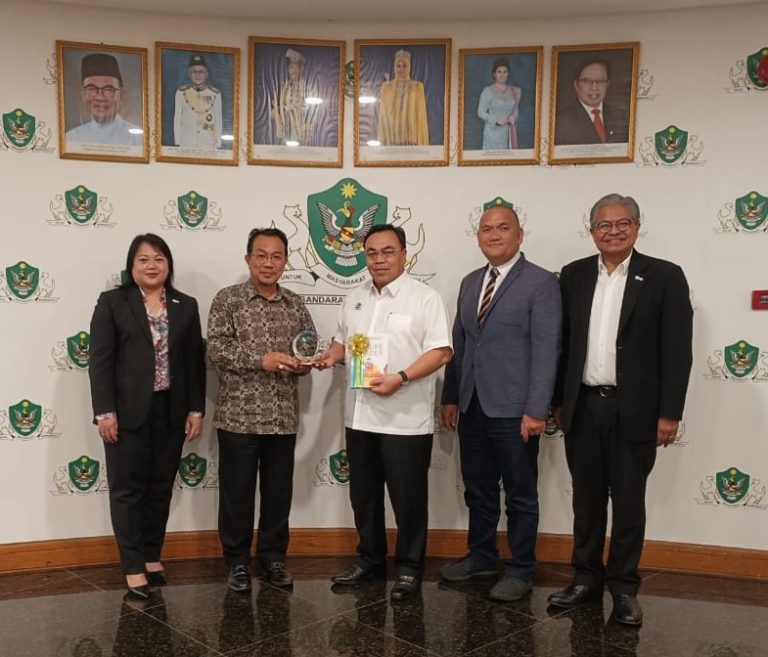 COURTESY CALL ON TUAN HAJI HILMY BIN HAJI OTHMAN, NEW KUCHING NORTH ...